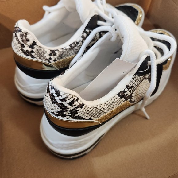 Steve Madden | Shoes | Steve Madden Size 6 Boomer Gold White | Poshmark